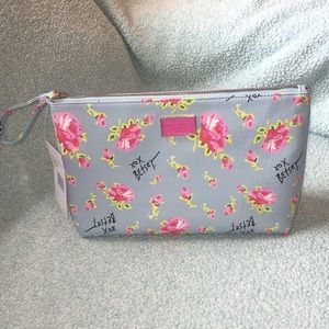 Betsey Johnson | Bags | Betsey Johnson Host Pick Printed Pebble ...